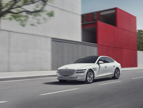 제네시스 'G80 전기차 모델' 출시..."1회 충전시 427km 주행"