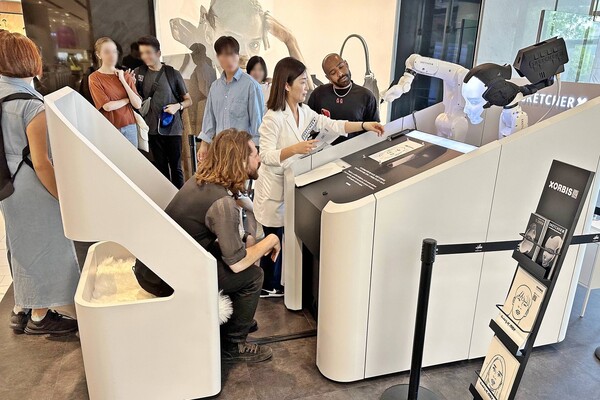 갤러리아百, 융합미디어·전기바이크 등 이색 '테크 팝업' 운영