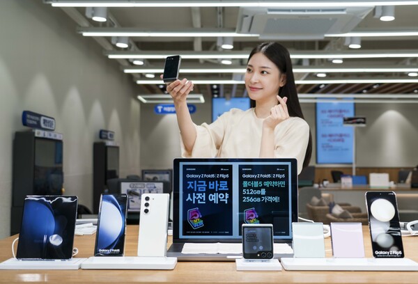 SKT, 갤럭시Z 폴드5·Z 플릭5 내달 1일부터 예약판매..:512G로 무상 업그레이드"