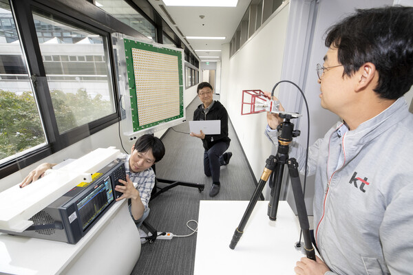 "6G 통신품질 개선".. KT, LG전자·코닝과 주파수 대역별 RIS 성능 검증