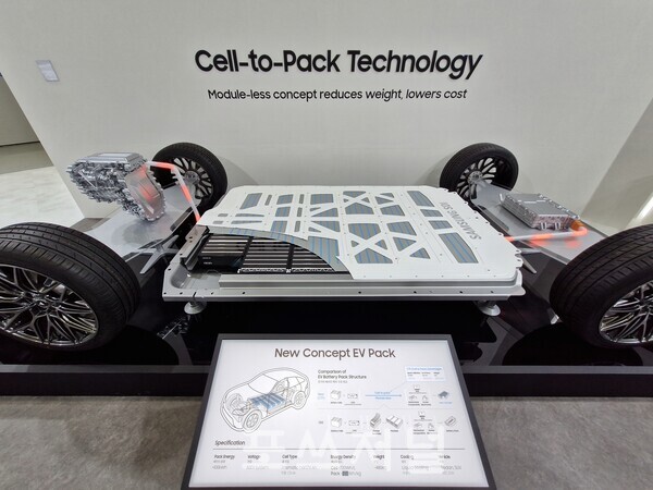 [현장]크랩주행, 투명솔라필름, 6세대 각형배터리 …EVS37 '미래 모빌리티' 기술 각축