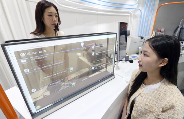 부산역에도 '트랜스 토커'...SKT, AI B2B 서비스 확대