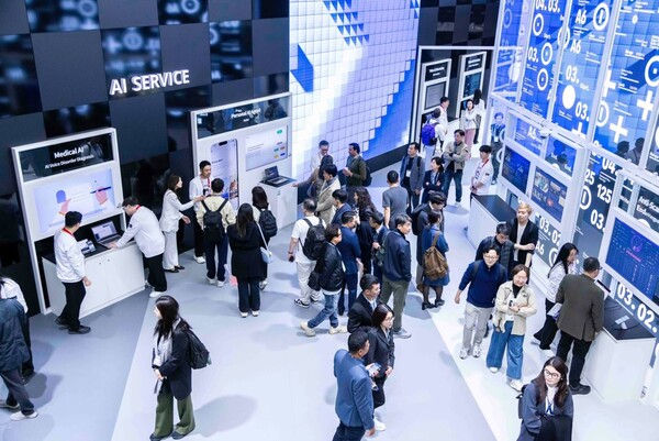 [MWC25] SKT, 혁신 AI 기술로 이목 집중…"7만여명 몰렸다"