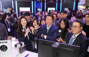 [MWC2023] 최태원 "SK텔레콤, AI컴퍼니로 전환..사람·사회에 기여할 것"