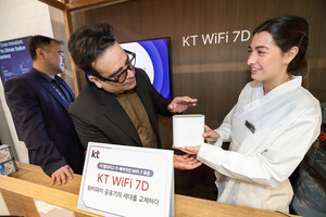 [MWC25] KT 'WiFi 7D' 공개.."국내 첫 WiFi 7 표준 지원 와이파이 공유기"